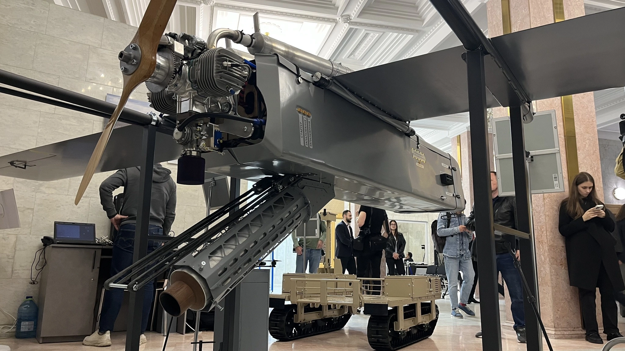 Ukraina zaprezentowała uderzeniowy dron FP-1, który jest w stanie ...